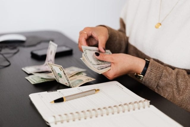 How to Get an Illinois Real Estate License